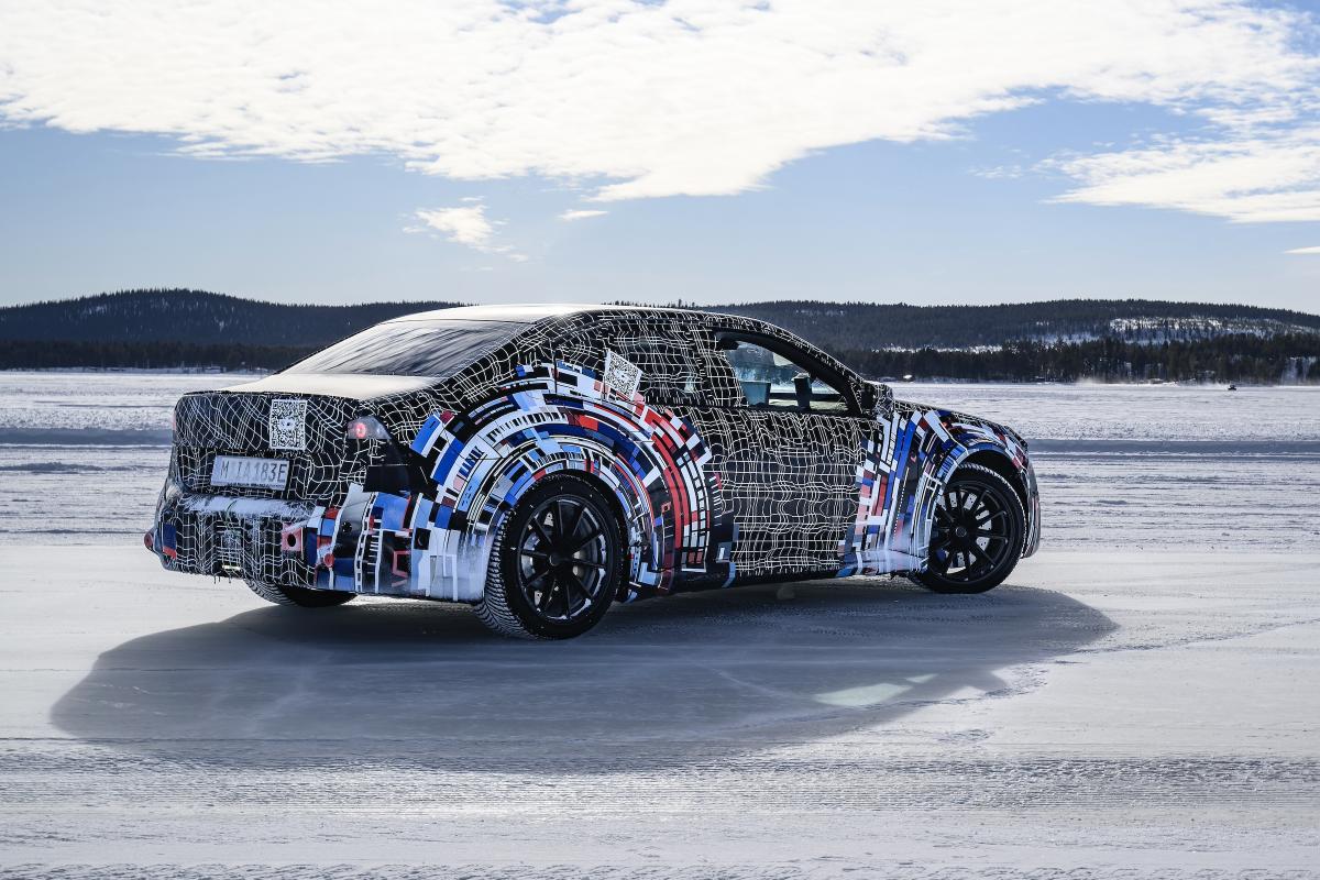 Elektrische ‘BMW M3’ laat eindelijk in zijn vier elektromotoren kijken ...